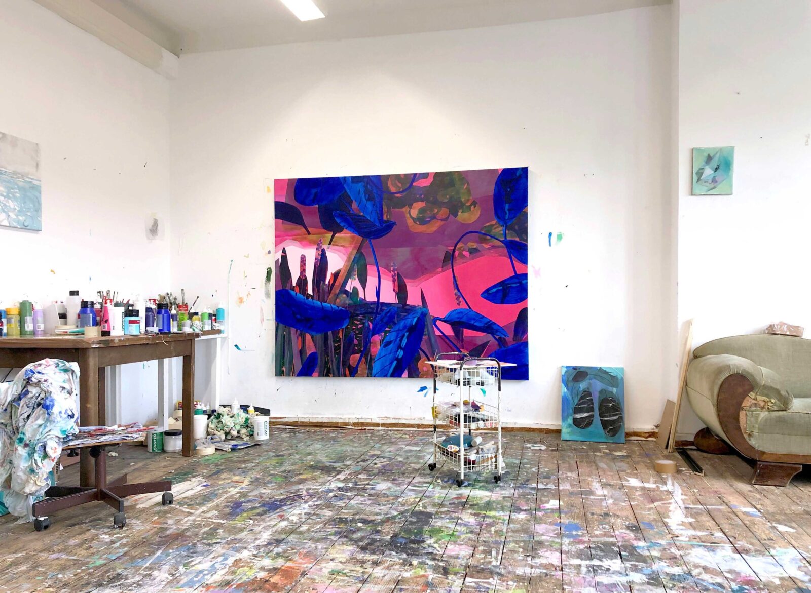 How to Decorate Fashion Studio Walls With Abstract Art - Fashion on a Curve